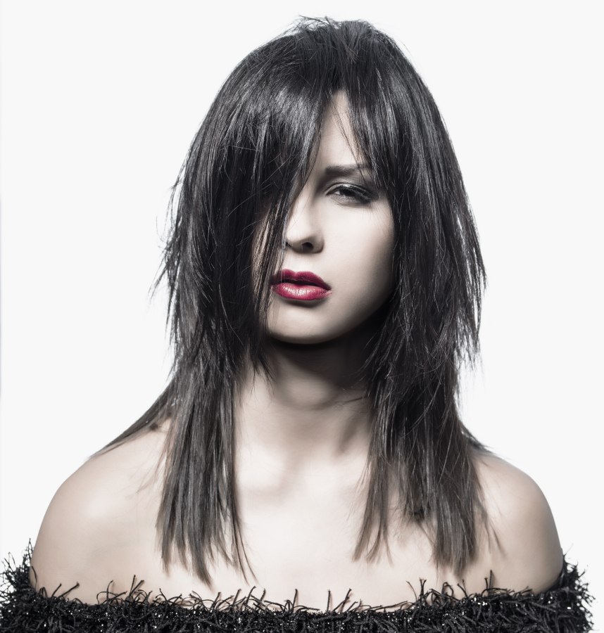 Lange en korte met het scheermes geknipte kapsels met een vrouwelijke ...